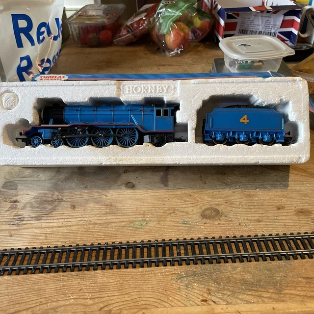 HORNBY THOMAS AND Friends Gordon the Big Blue Engine Train Boxed - R383 ...