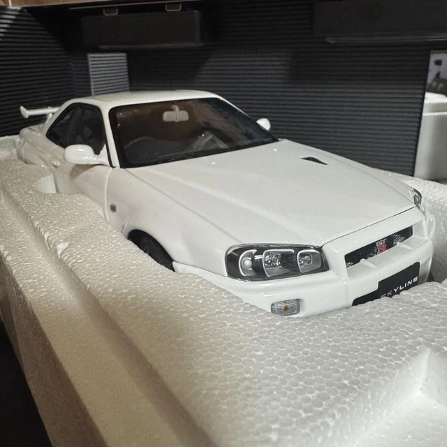 Autoart Nissan Skyline Gt R R34 V Spec Ii 1 18 Diecast Model Limited 