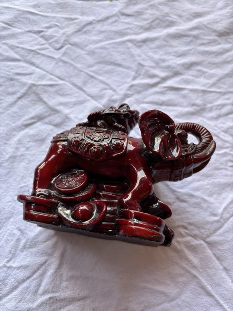 FENG SHUI ELEFANT mit Frosch und Münzen, Kunstharz Figur, rot-schwarz ...