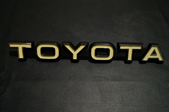 TOYOTA LANDCRUISER 70 Series - Genuine Toyota Grille Badge - HJ75, BJ73 ...
