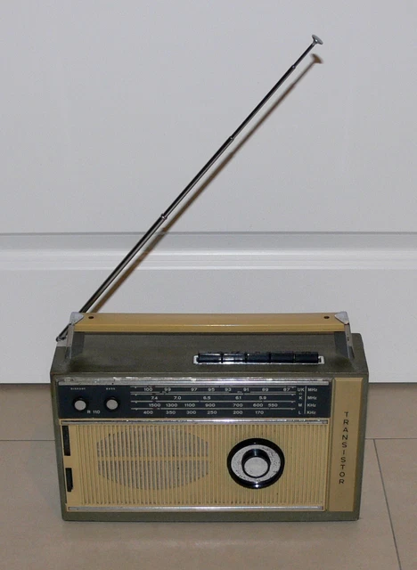DDR RFT STERN R 110 Transistor Radio 1968/1969 grün R110 defekt VEB ...