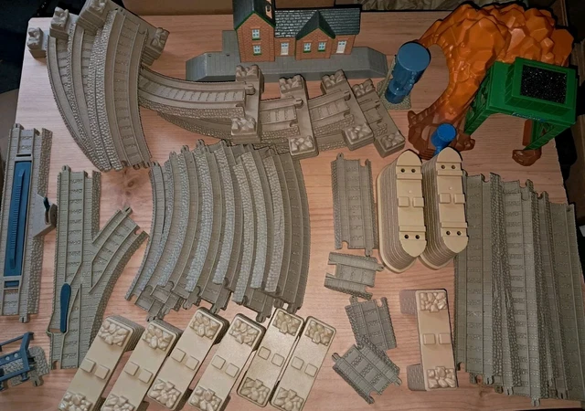 Thomas And Friends Trackmaster Thomas At Echo Cave Set £13 50 Picclick Uk