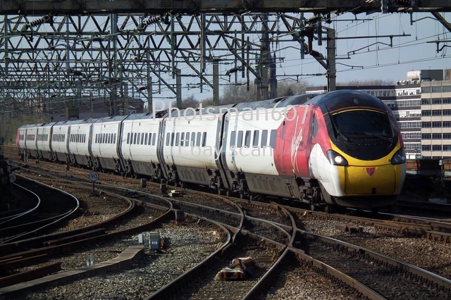 CLASS 390 390039, 9 car Pendolino EMU, in new Virgin Trains at ...