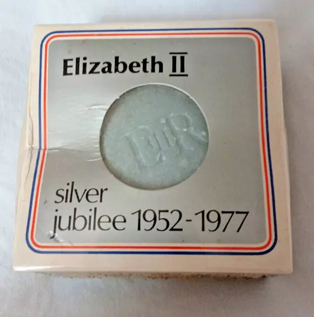 VINTAGE SILVER JUBILEE Collectable Boxed Soap Queen Elizabeth II (1977 ...