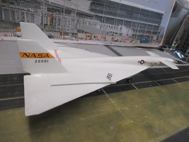 SKYLINE SKY CLASSICS 1/200 Models Airliner Usaf Nasa Xb-70 Valkyrie Spy ...