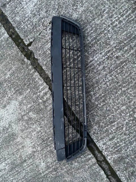 GENUINE TOYOTA YARIS Mk3 Front Bumper Centre Grill 53112-0D210 2011 ...