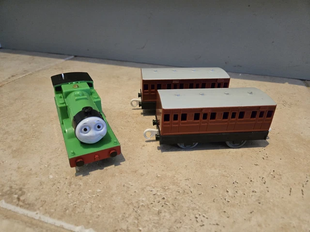 TOMY TRACKMASTER THOMAS The Tank Engine Train Oliver and Carriages EUR ...