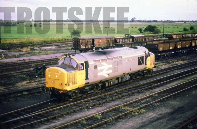 35MM COLOUR SLIDE British Railways Diesel Loco 37901 Class 37 c1990 £4. ...
