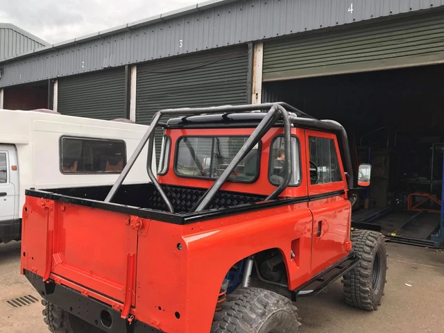 LAND ROVER DEFENDER 90 Truck Cab Roll Cage - Supplied and Fitted EUR 2. ...