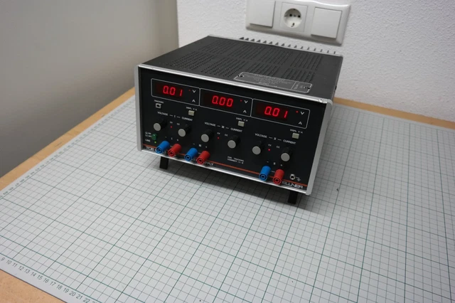TOELLNER TRIPLE-OUTPUT POWER supply toe 8733 2x 0-32v 0-2A and 1x 0-7V ...