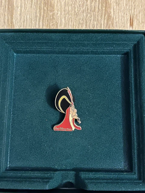 DISNEY VILLAIN JAFAR Aladdin Face Head Cast Lanyard Series Disney Pin ...