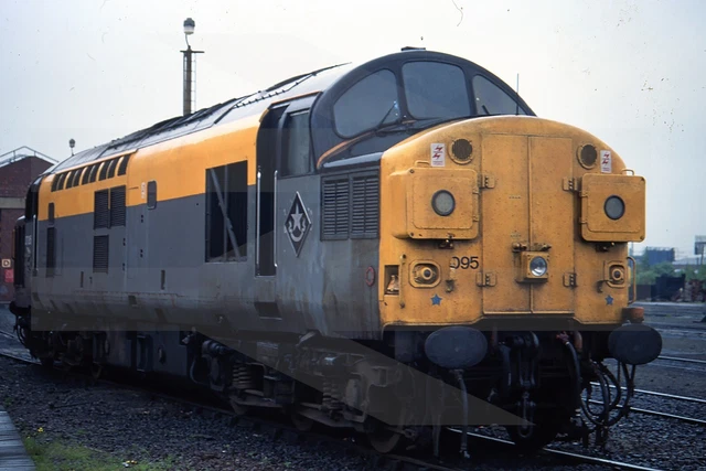 ORIGINAL 35MM SLIDE - Class 37/0 'Dutch' 37095 - Doncaster Depot - 1993 ...