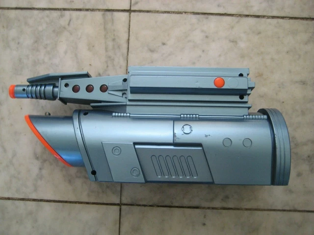 ROBOCOP ALPHA COMMANDO Electronic Weapon Arm Rare Vintage Free S&H £228 ...