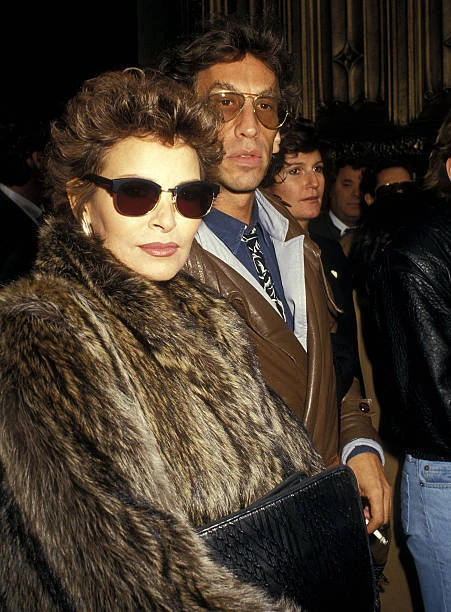 ACTRESS RAQUEL WELCH and husband Andre Weinfeld 1987 OLD PHOTO 5 $9.00 ...