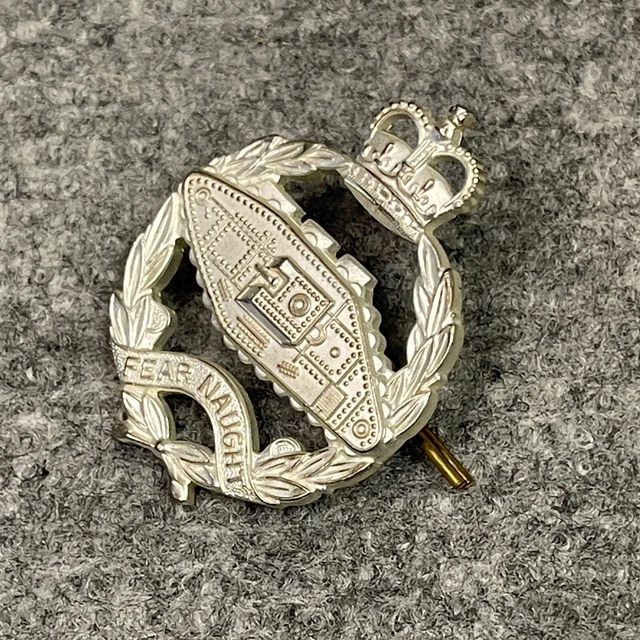 BRITISH ARMY SURPLUS Issue Royal Tank Regiment Metal Cap & Beret Badge ...