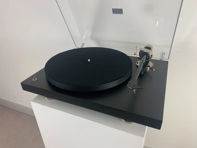 PRO-JECT DEBUT PRO Turntable Fantastic Condition Dealer RRP £799 £499. ...