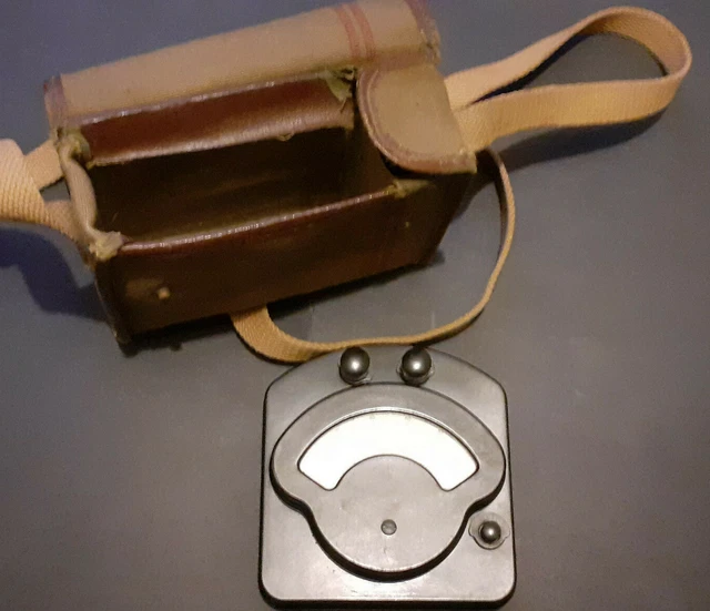 VINTAGE WARTIME WWII WW2 Bakelite Voltmeter Test Meter in Original Case ...