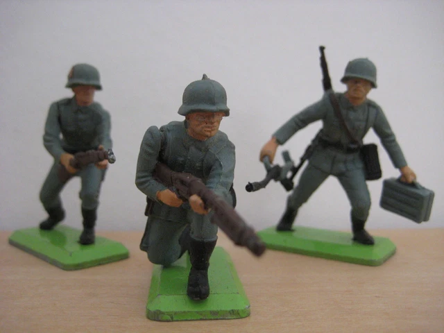 3 X VINTAGE 1970s Britains Deetail WW2 German Army Infantry Soldiers 1: ...