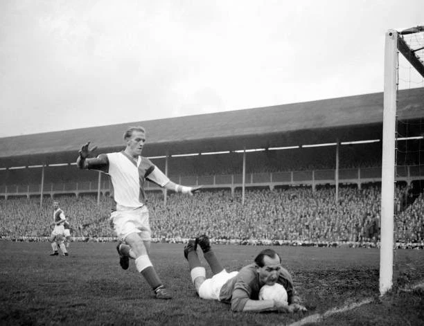 BIRMINGHAM CITY GOALKEEPER Gil Merrick Saves The Ball Old Football ...