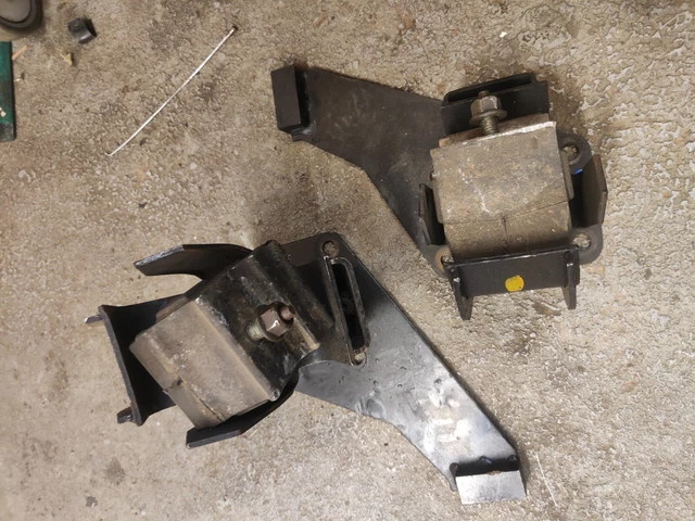 LAND ROVER 300 Tdi Discovery Defender 90 110 Engine Mounting Brackets £ ...