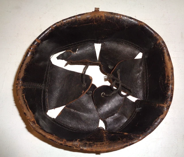 BELLE ET RARE coiffe de casque ADRIAN Mod.26, cuir noir, très bon état ...