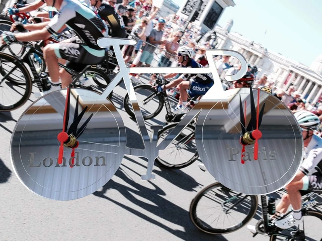 BESPOKE NOMMÉ TEMPS Zone de Course Vélo en Forme Clocks - Beaucoup ...