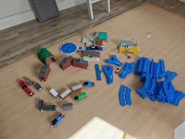 TOMY TRACKMASTER THOMAS The Tank Engine Train/ Track Huge Bundle Job ...