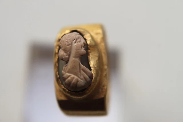 FINE GOLD ANCIENT ROMAN INTAGLIO FINGER RING 2nd CENTURY AD FAUSTINA ...