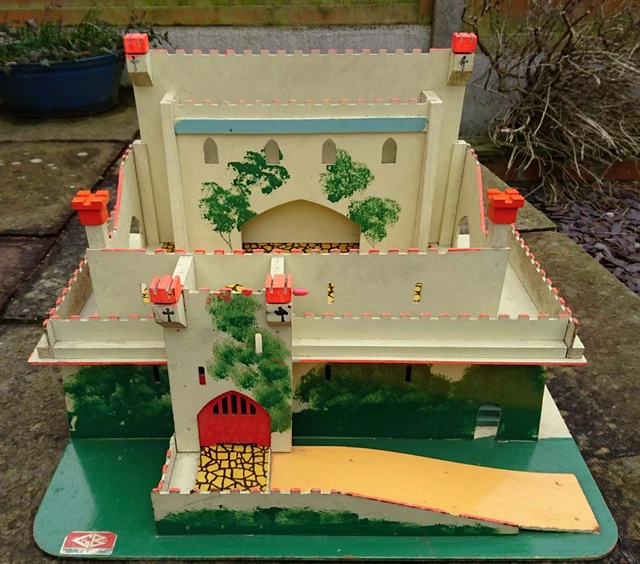 VINTAGE TOY FORT by Gee-Bee Toys. Circa 1973 Wooden Castle £150.00 ...