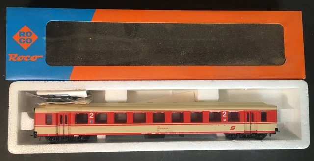 ROCO 44203B. 2ND Class passenger coach OBB. HO SCALE 'NEW' (d1/2) £17. ...