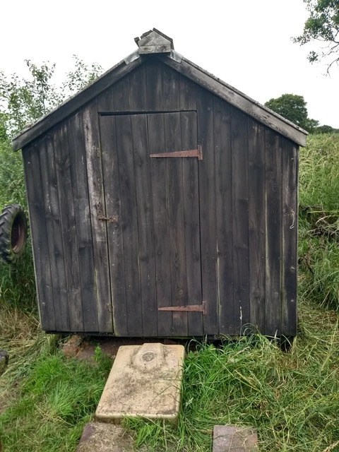 VINTAGE HEN HOUSE On Wheels Glamping Pod Project Mancave Work Studio 2 ...