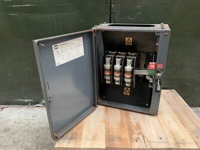 RUSTY* MEM GLASGOW 200Amp TPN HRC Fused Switch Disconnector Fuse 315Amp ...