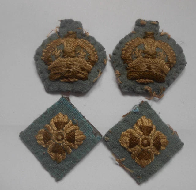PARACHUTE REGIMENT OFFICERS pair of cloth pips & crowns on pale blue ...