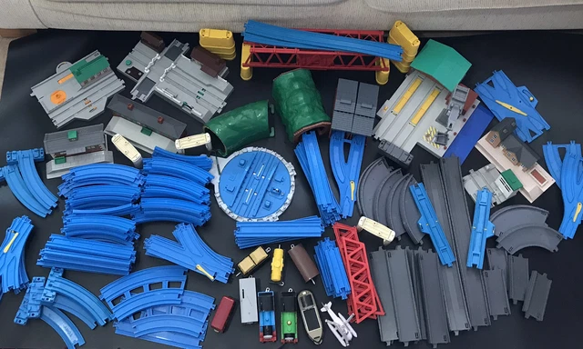 TOMY TRACKMASTER THOMAS Ultimate Train Set motorised trains + LOTS Of ...