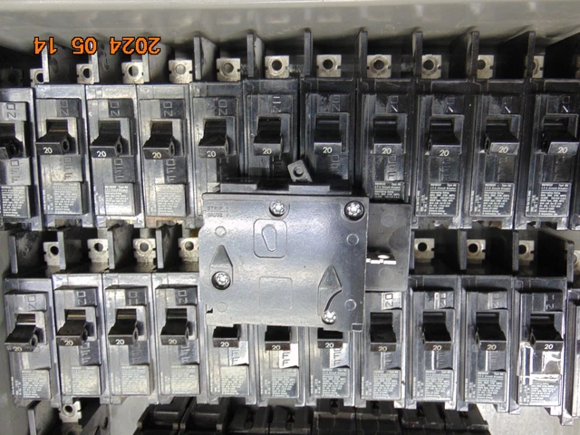 LOT OF 6 Siemens ITE 1 Pole 20 Amp 120/240V BQ Bolt On Circuit Breaker ...