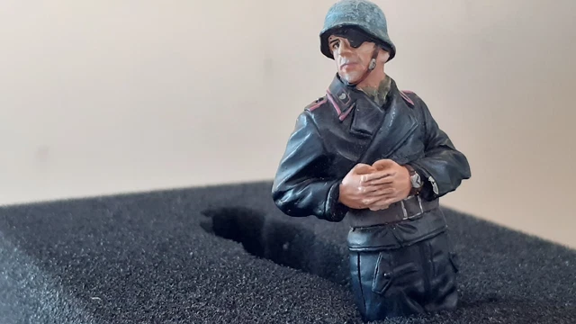 THOMAS GUNN KING and country ww2 German Tank Crew Commander Boxed Tc3 ...