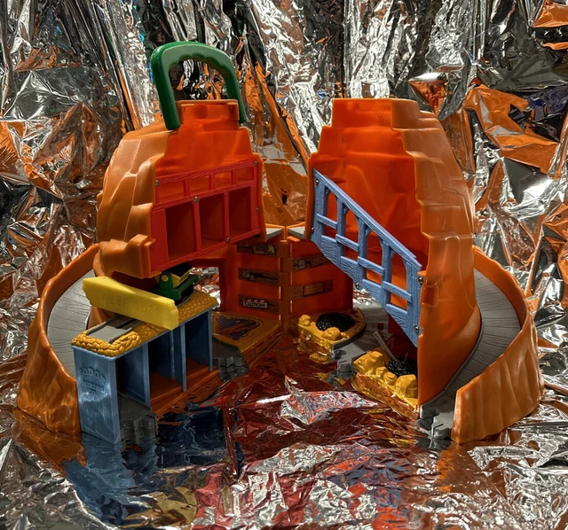 THOMAS THE TRAIN Playset Take Along Sodor Mining Co Mountain Plus 10 ...