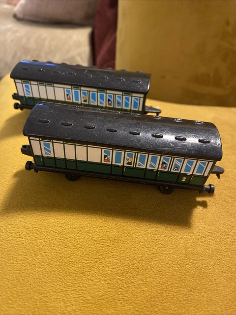 ERTL THOMAS THE Tank Engine & Friends, 2 x No.2 Coach Train (2001 ...