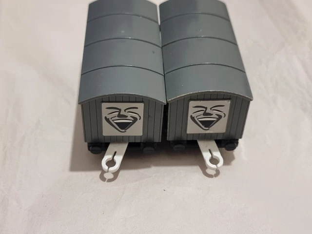 THOMAS THE TANK Engine & Friends TRACKMASTER 2 X TROUBLESOME VANS £8.99 ...