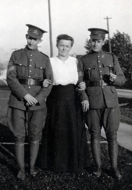 WW1 WWI CEF Canadian soldiers in snapshot - with mother? $8.50 ...