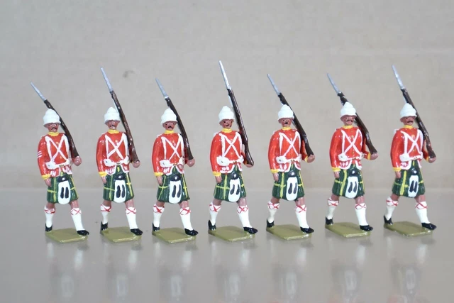 BRITAINS RE PEINT Zulu War Gordon Highlanders Marchant En Casques De ...
