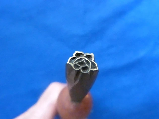 OUTIL ANCIEN RELIEUR reliure bronze fleuron fer à dorer ornement EUR 35 ...