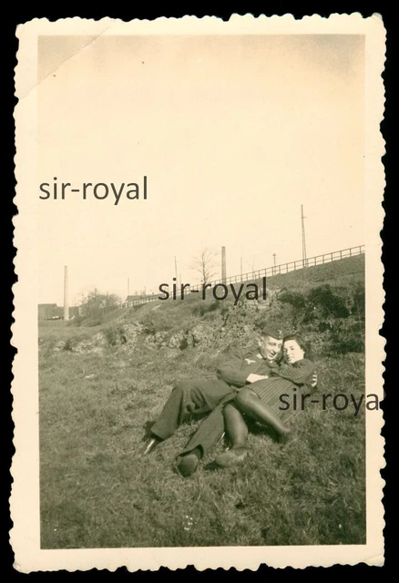 WEHRMACHT SOLDAT MIT hübscher Frau beim fummeln auf der Wiese - WK2 ...