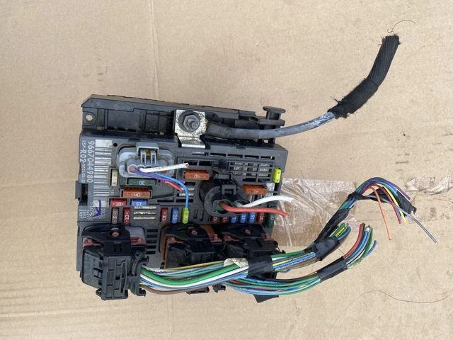 PEUGEOT CITROEN UNDER Bonnet Fuse Box With Plugs 9667044980 R02 F&P £32 ...