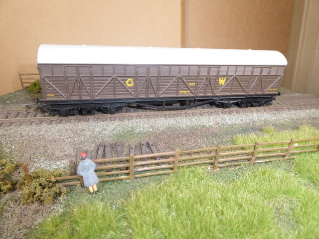 DAPOL 00 GAUGE GWR Siphon H Bogie Milk Van no 1437 In GWR Brown - Dapol B76 £8.10 - PicClick UK