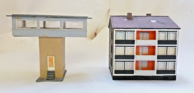 TT GAUGE SIGNALBOX / airfield airport control tower & modern flats ...