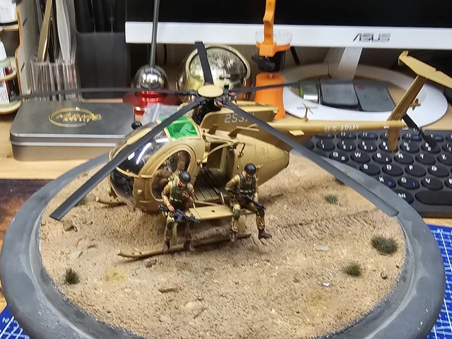 1:35 KITTY HAWK AH-6J/MH-6J Little Bird Gebaut Limited 1/35 mit 6 ...