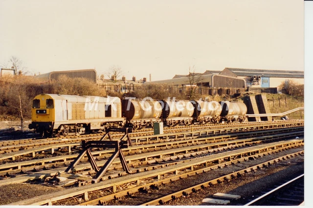 RAIL PHOTO CLASS 20 20129 fuel tanks out of Leicester depot 25/3/87 £1. ...