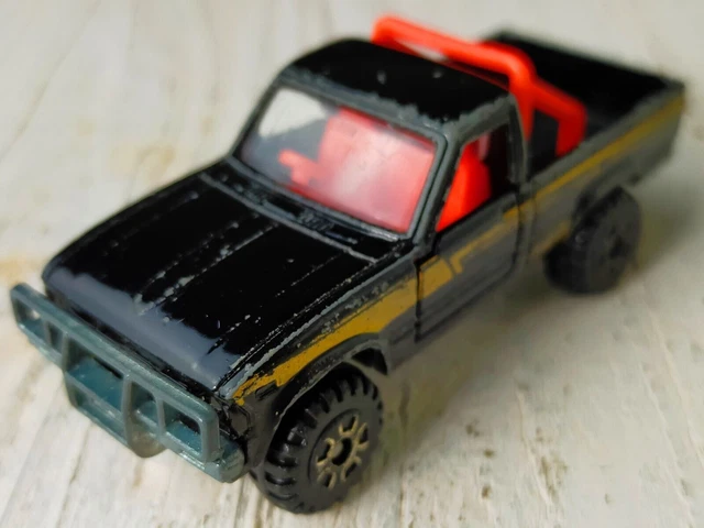 TOMICA TOYS VOITURE No.61 Toyota Hilux 4WD 1:62 Pickup Truck Noir Fabriqué... EUR 38,56 ...