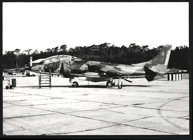 FOTOGRAFIE FLUGZEUG HAWKER Siddely Harrier, RAF Senkrechtstarter XW933 ...